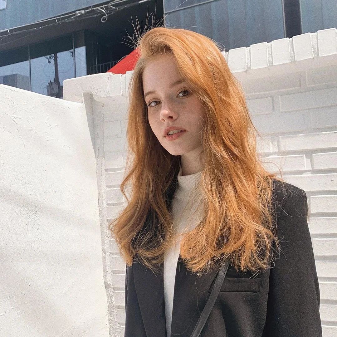 Katya Sitak | Scrolller