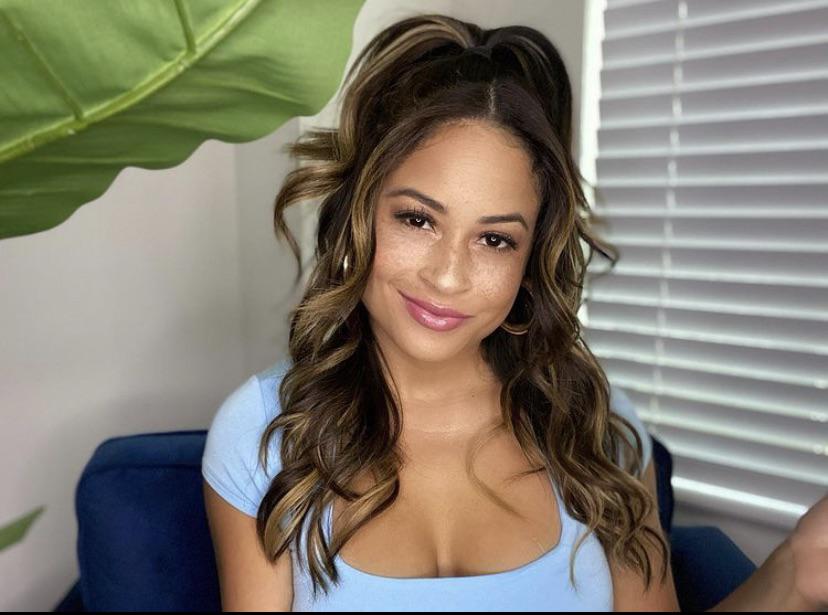 Kayla Braxton | Scrolller