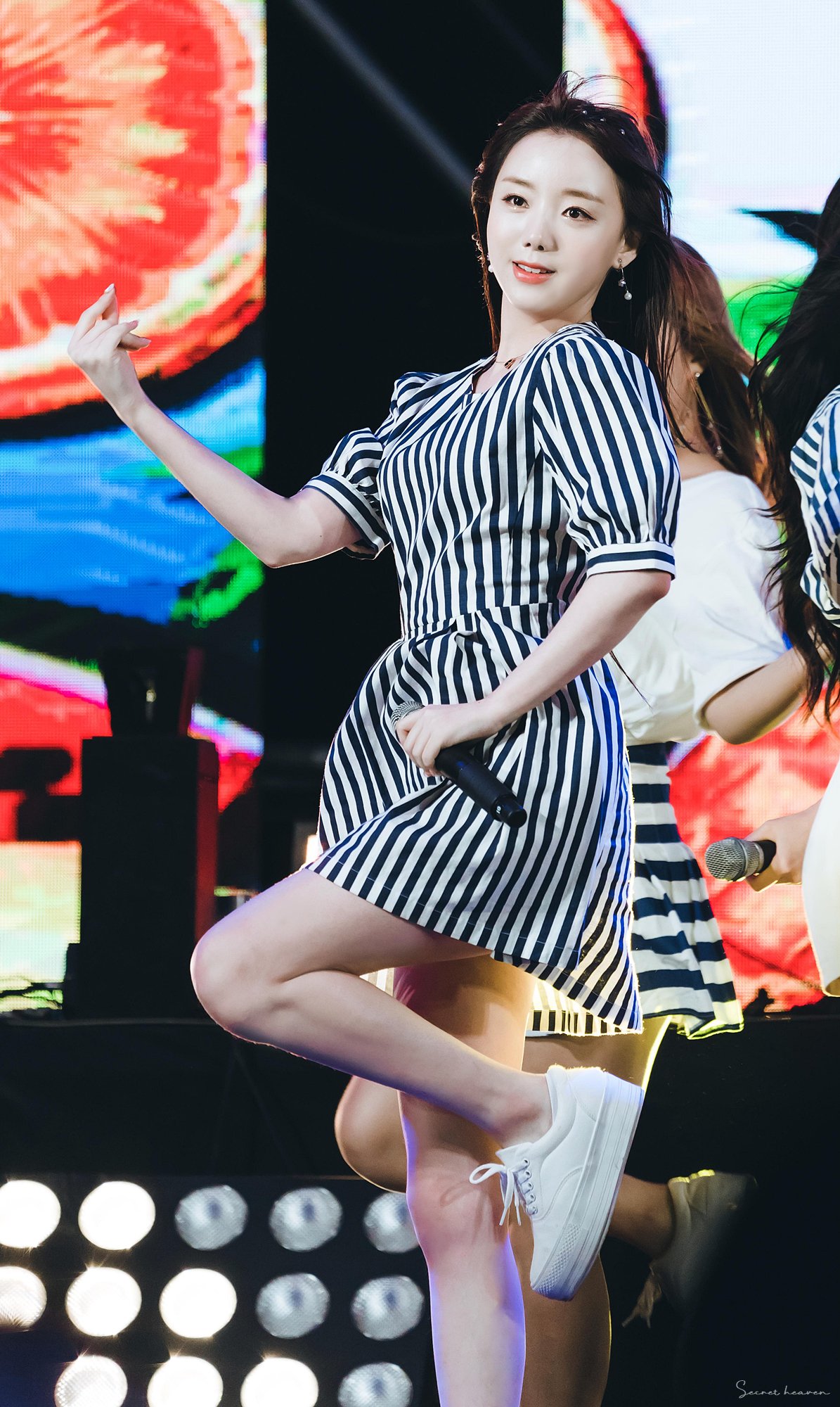 Kei pose | Scrolller