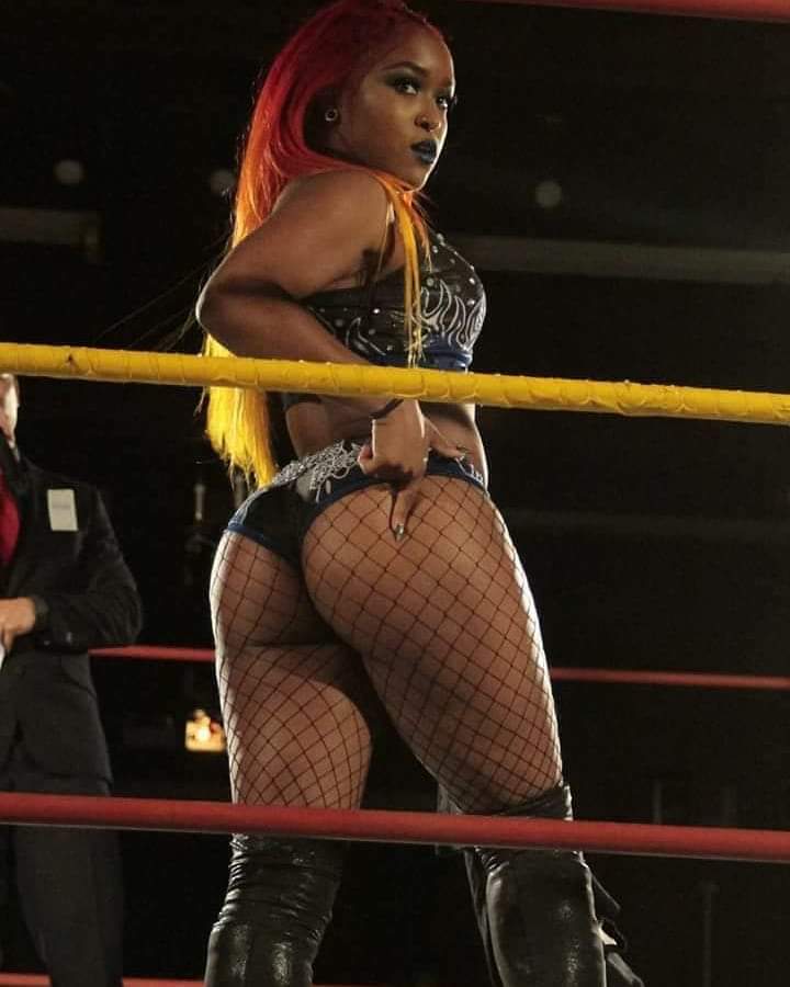 Kiera Hogan | Scrolller
