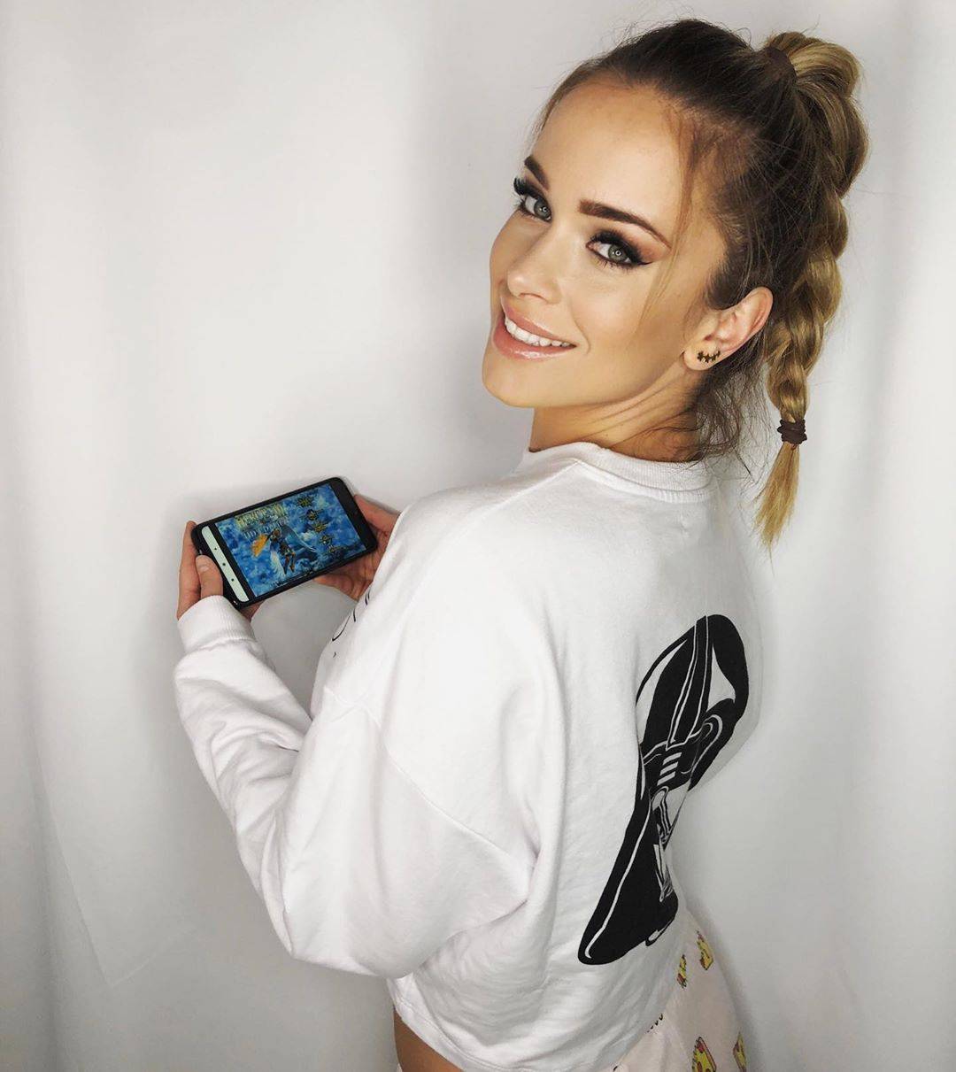 Kinga Kujawska | Scrolller