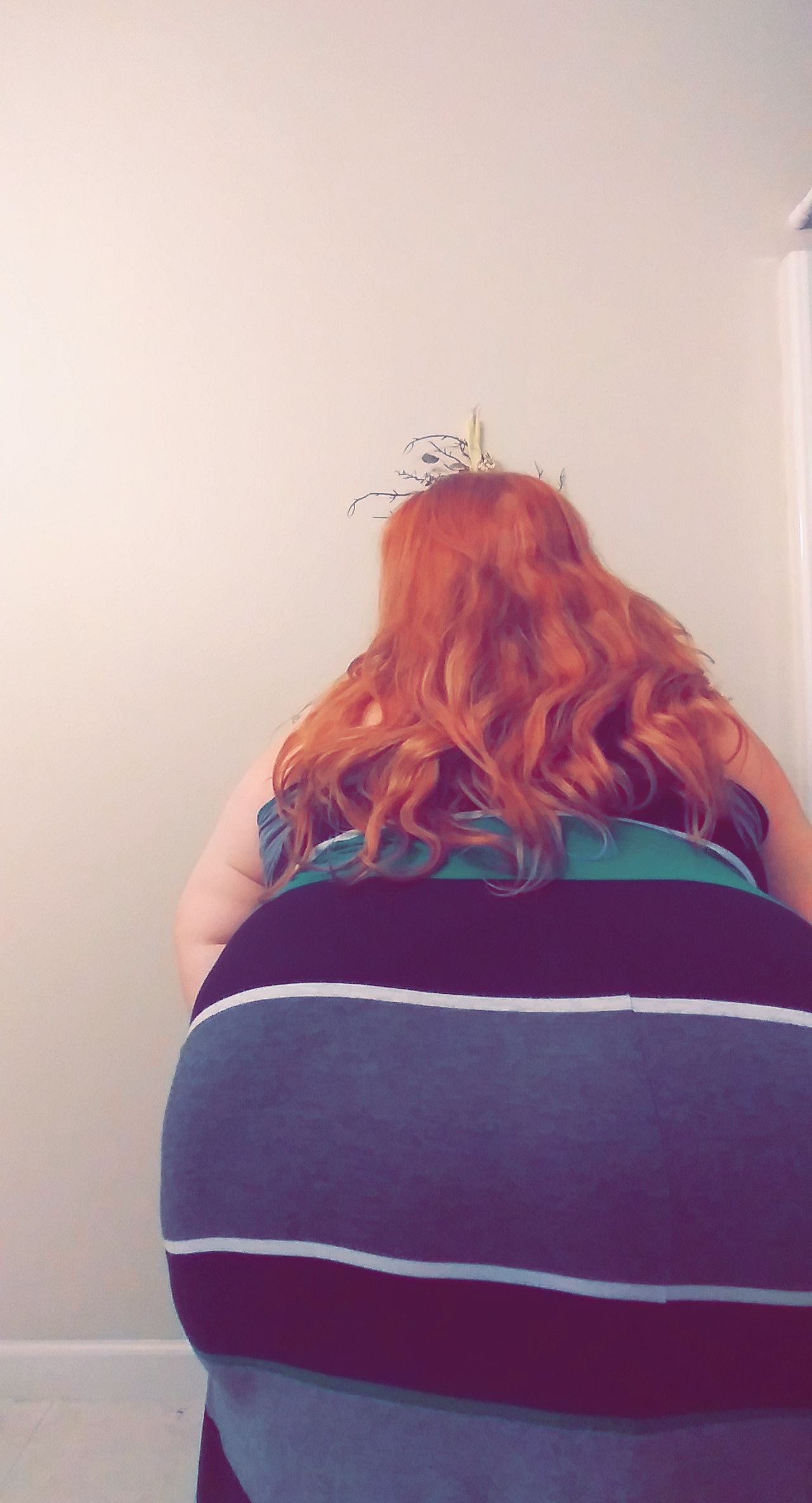 Knees bent and back arched | Scrolller