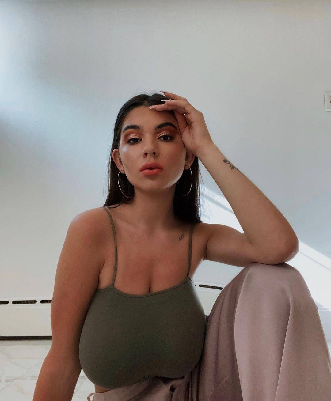 Knock knock | Scrolller