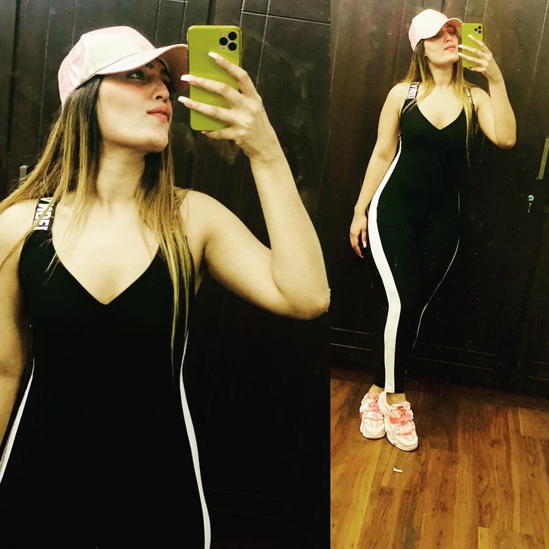 Komal Sheikh | Scrolller