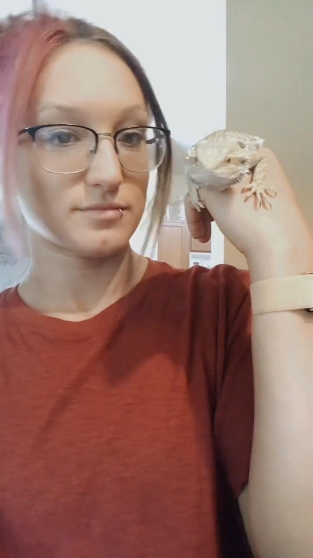 Kris Statlander and her bearded dragon, Beldor aka Boots | Scrolller