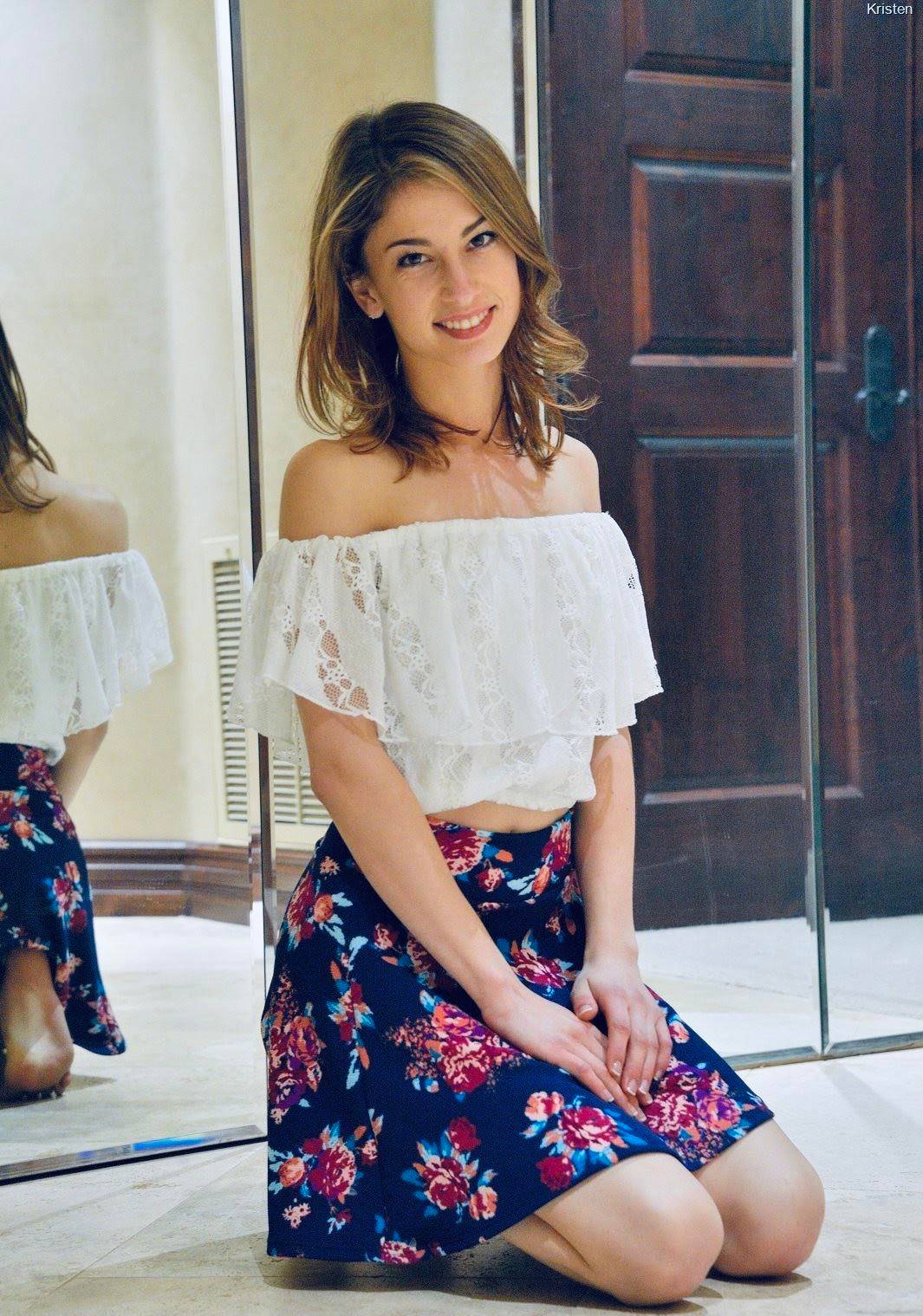 Kristen Scott | Scrolller