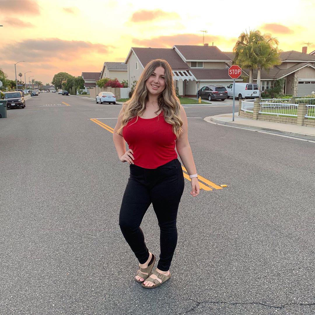 Street Walker | Scrolller