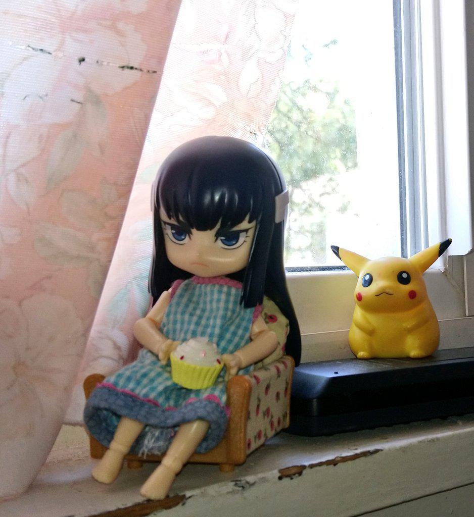 Lady Satsuki offers a cupcake 🧁 | Scrolller