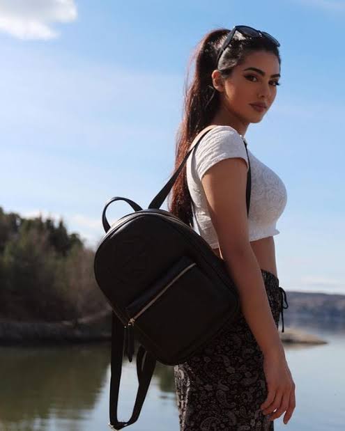 Lakeside | Scrolller