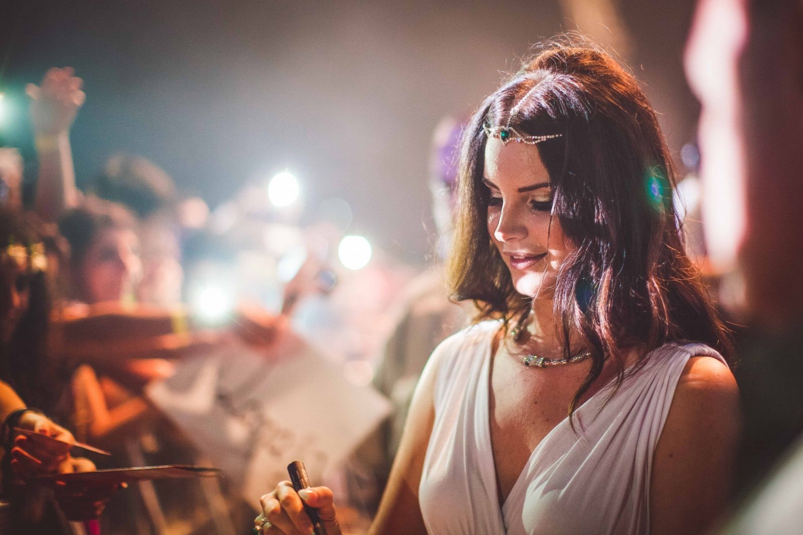 Lana greeting an audience crowd in Lebanon | Scrolller