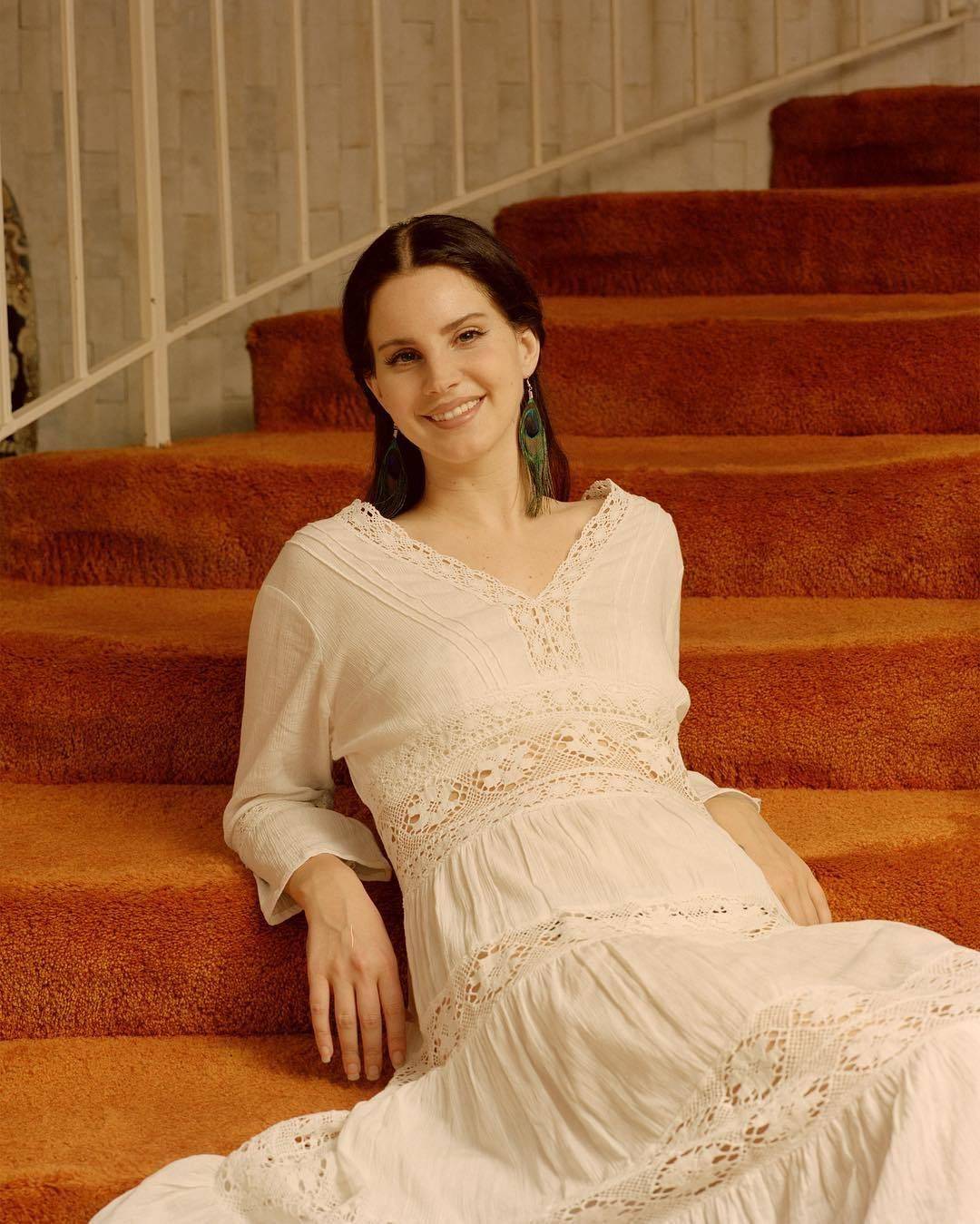 Lana looking dreamy. 10 / 10, absolute beauty. | Scrolller