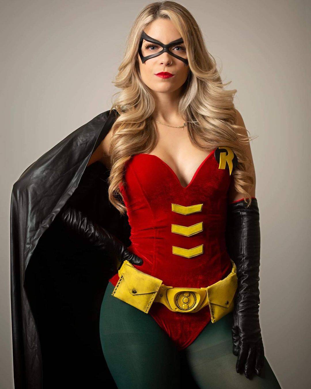 laneyfeni as Robin | Scrolller