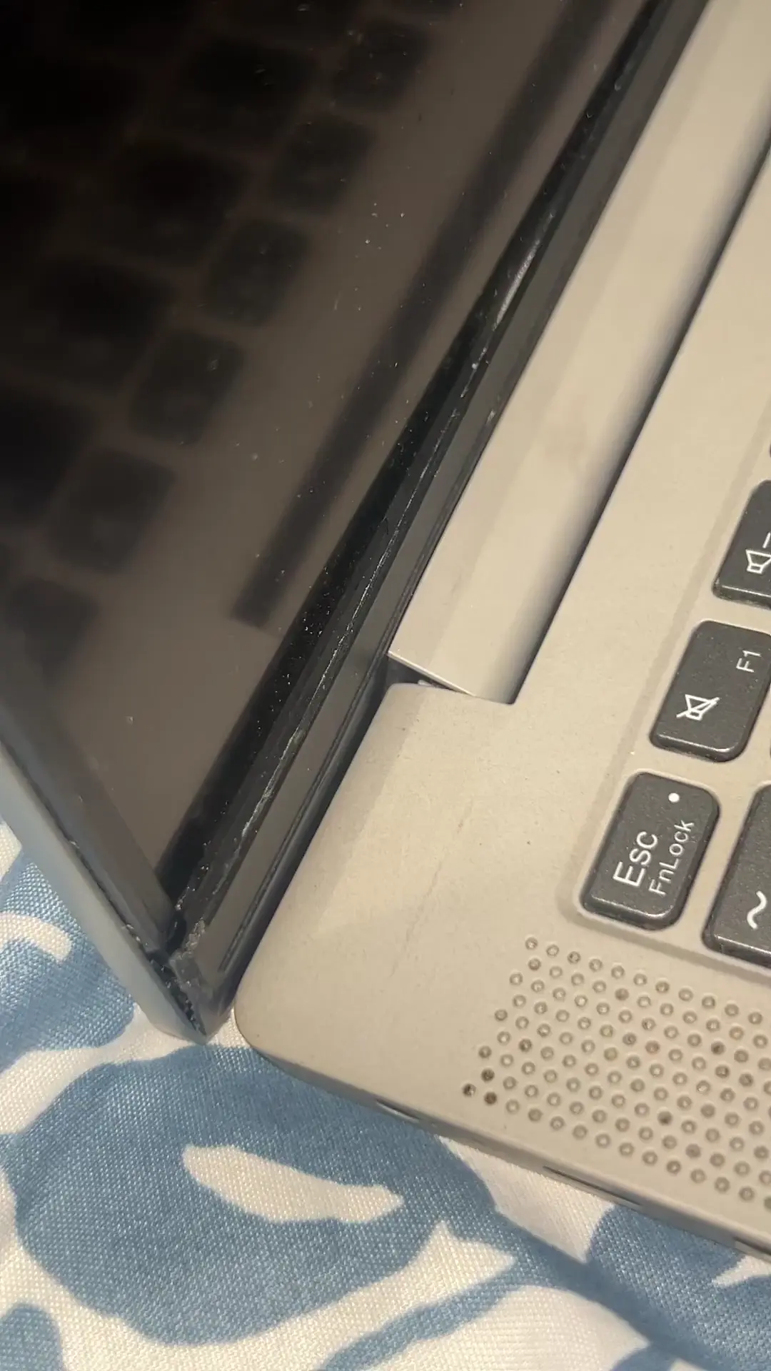 Laptop screen cover cracked open | Scrolller