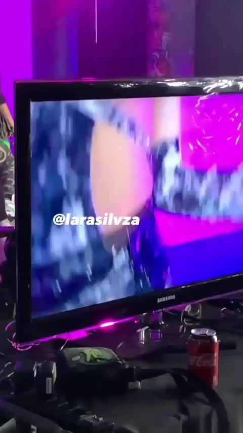 Lara Silva | Scrolller