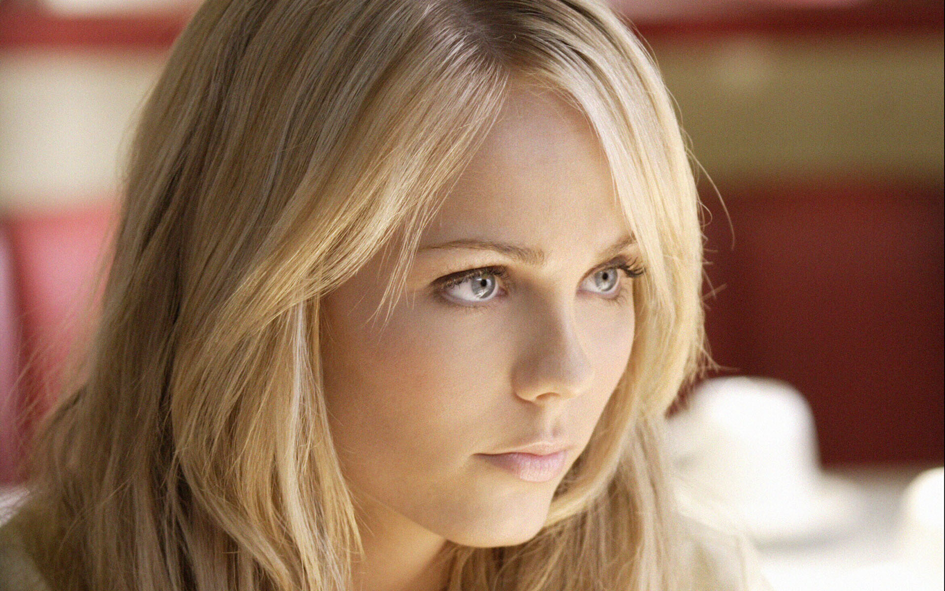 Laura Vandervoort@ | Scrolller