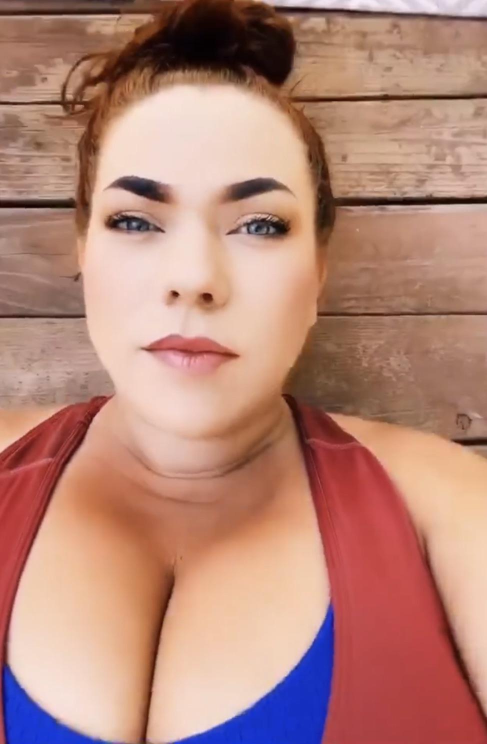 laying back cleavage | Scrolller