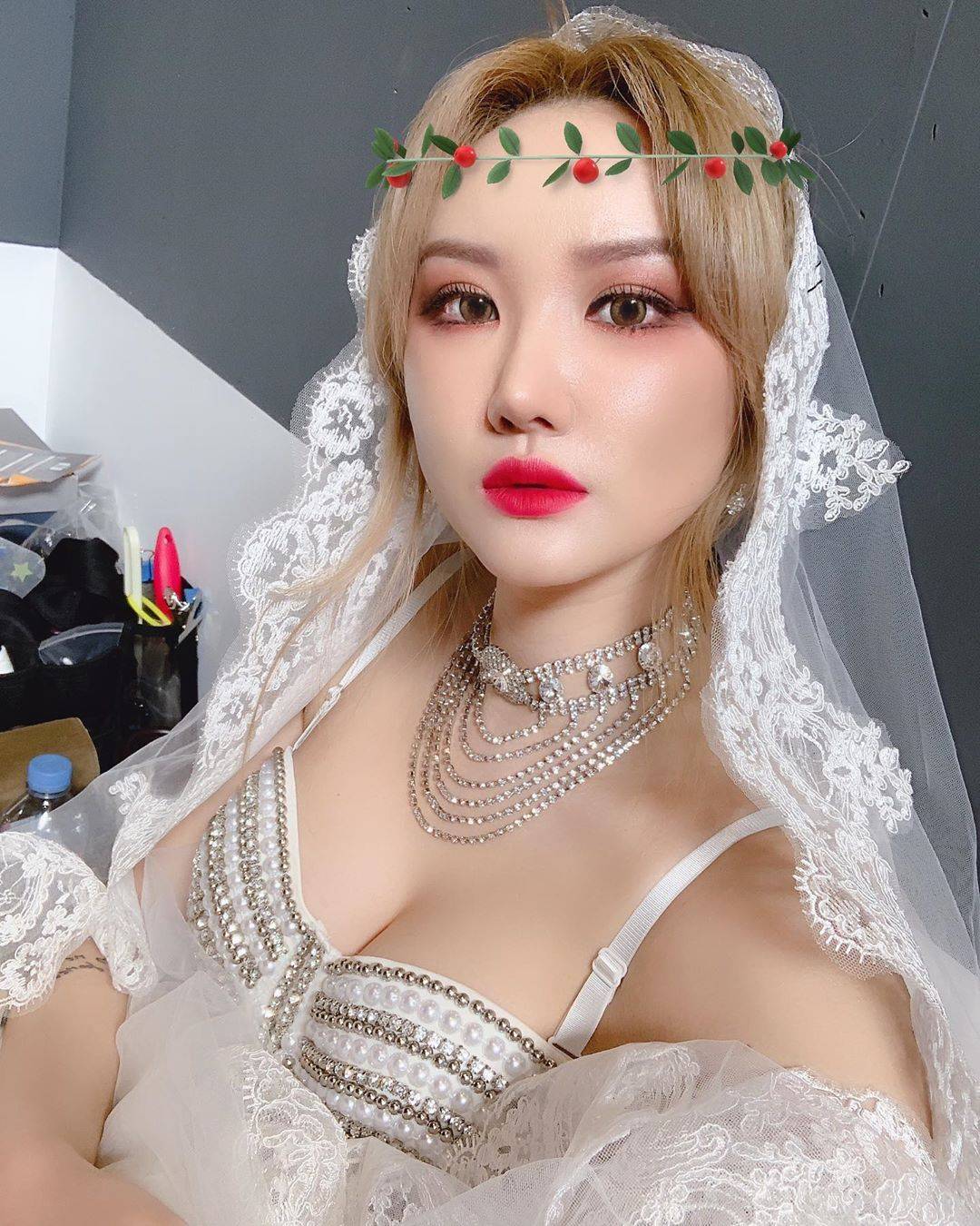 LE Looking Absolutely Gorgeous | Scrolller