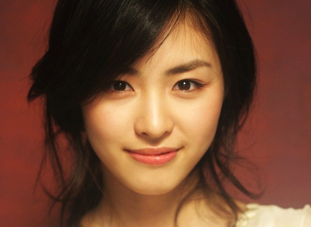 Lee Yeon Hee | Scrolller