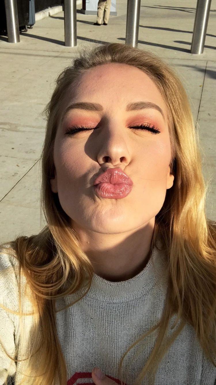 Legit Kissed My Screen | Scrolller