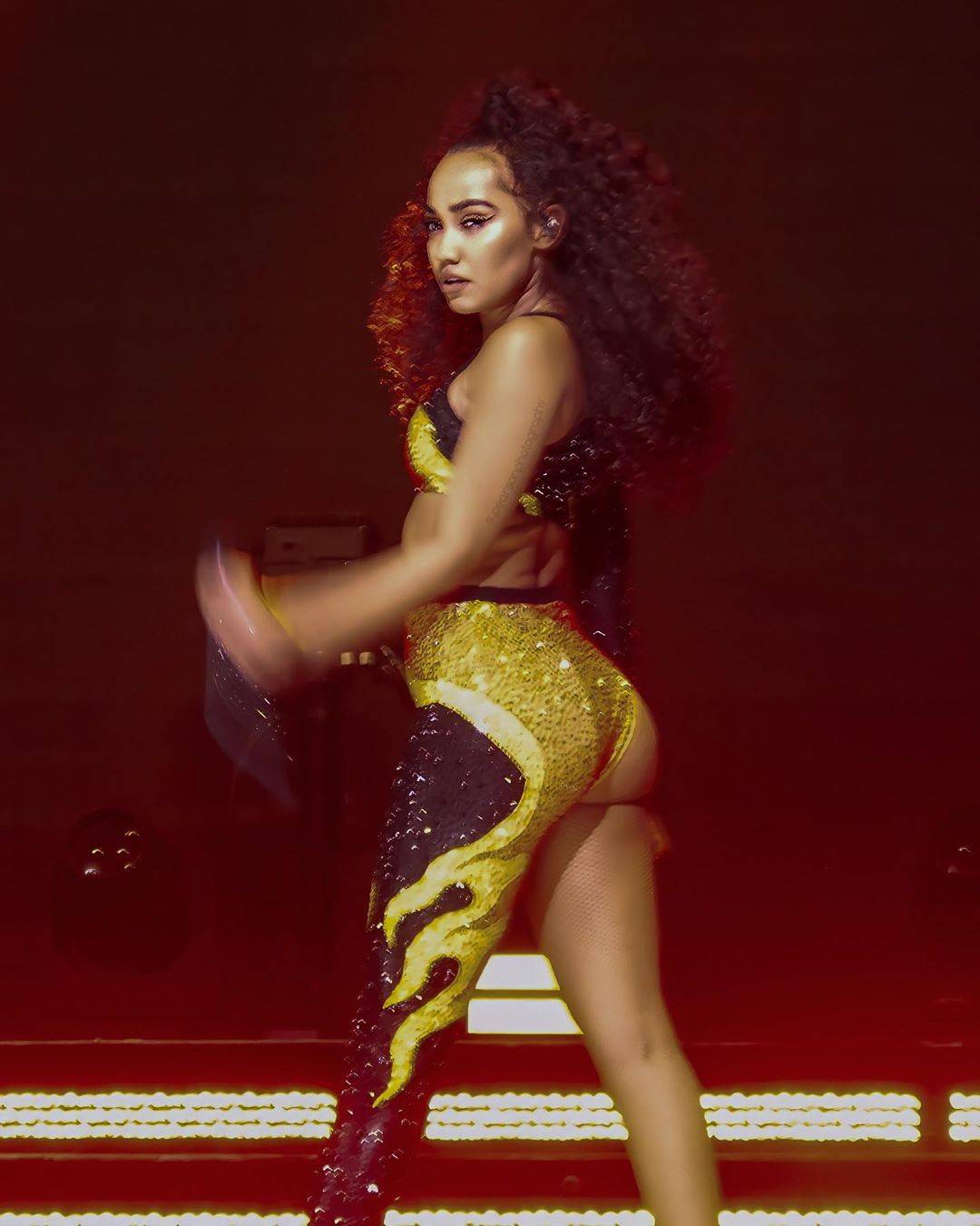 Leigh-Ass | Scrolller