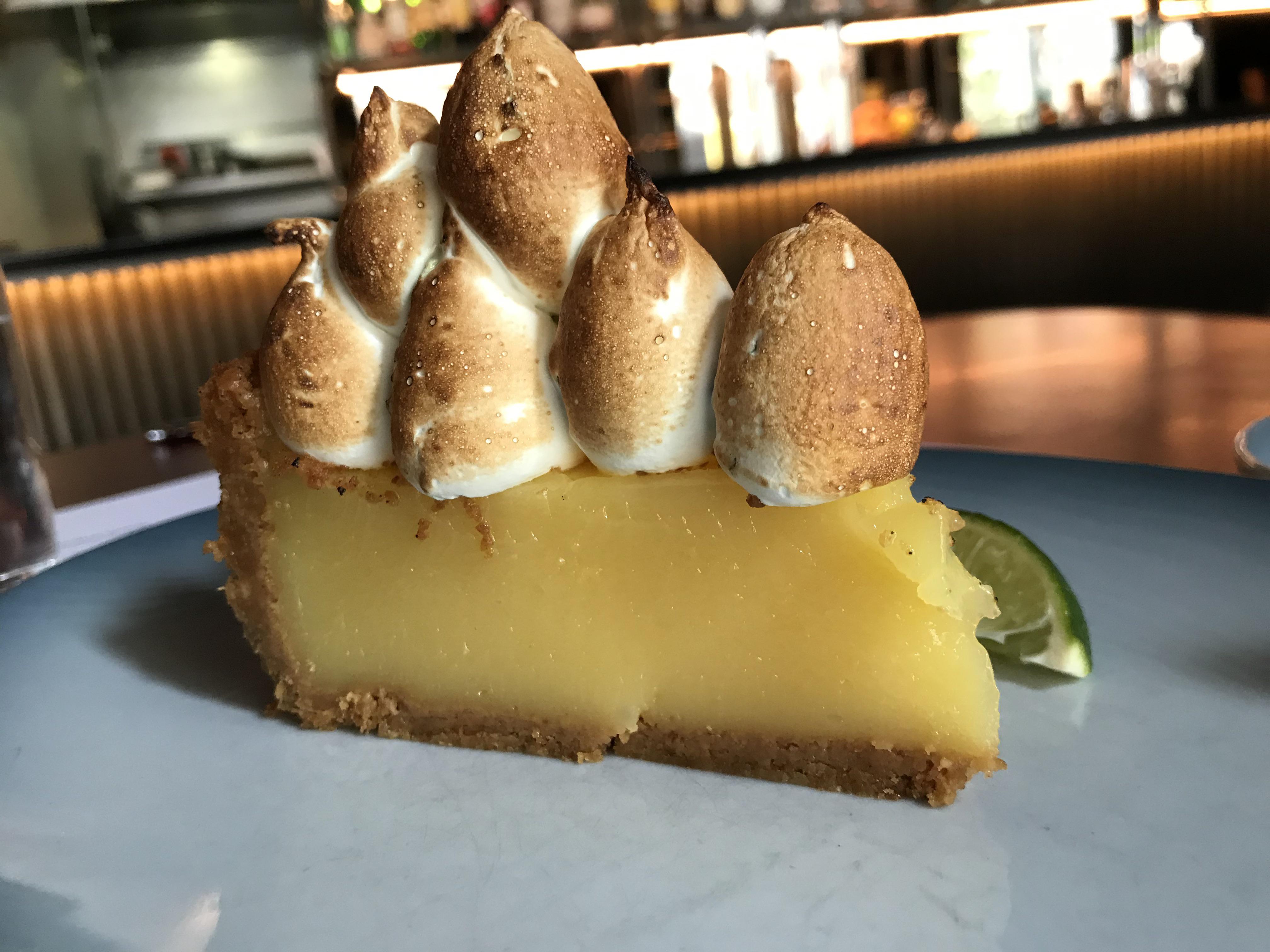 Lemon meringue pie | Scrolller
