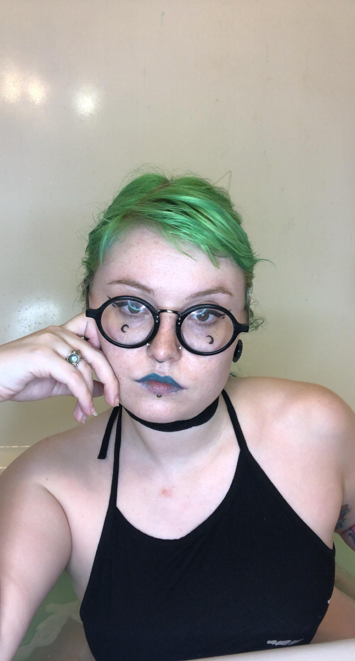 Let’s take a bath together 😘 | Scrolller