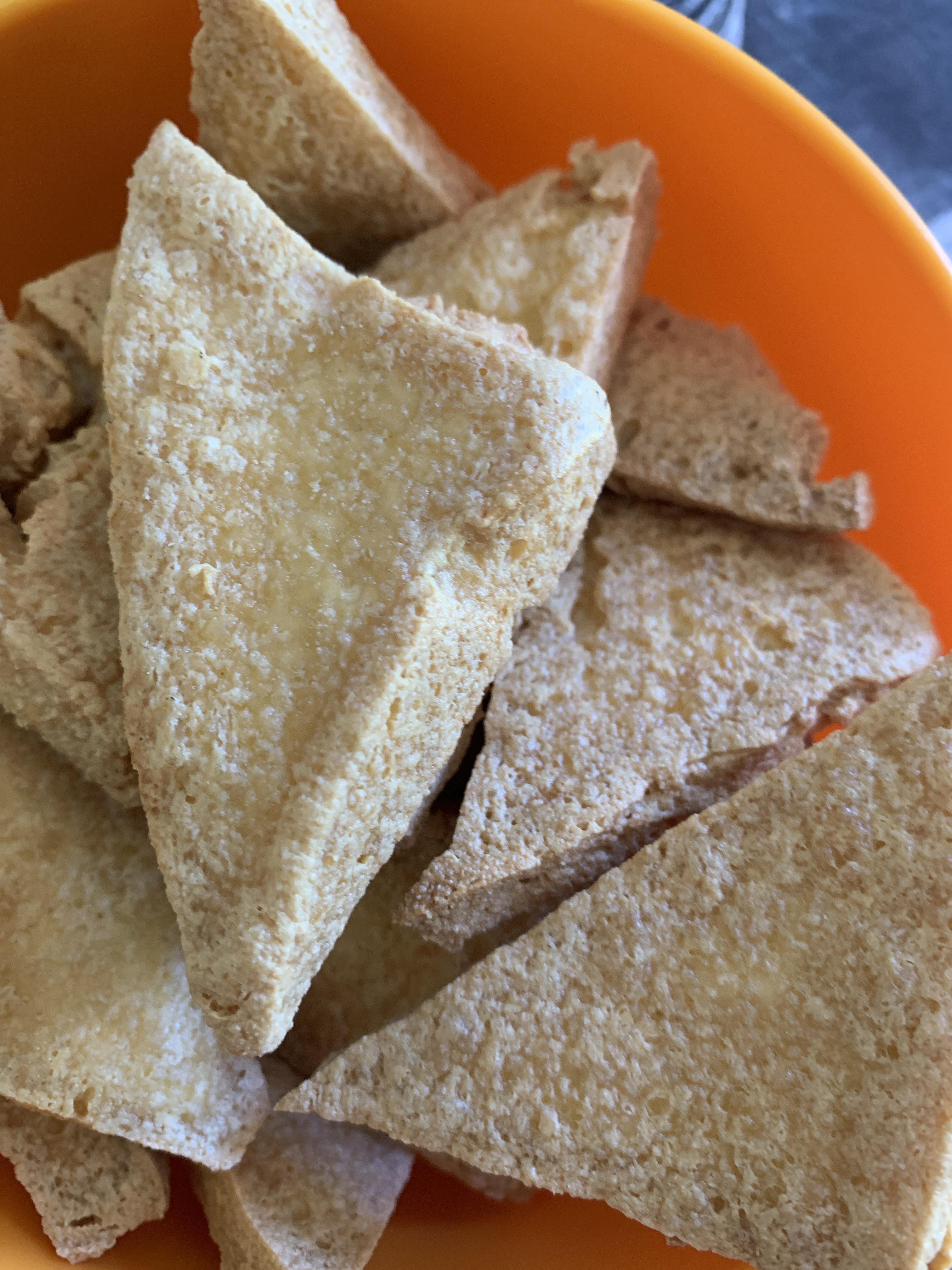 Let’s treat senko to a nice helping of fried tofu. | Scrolller