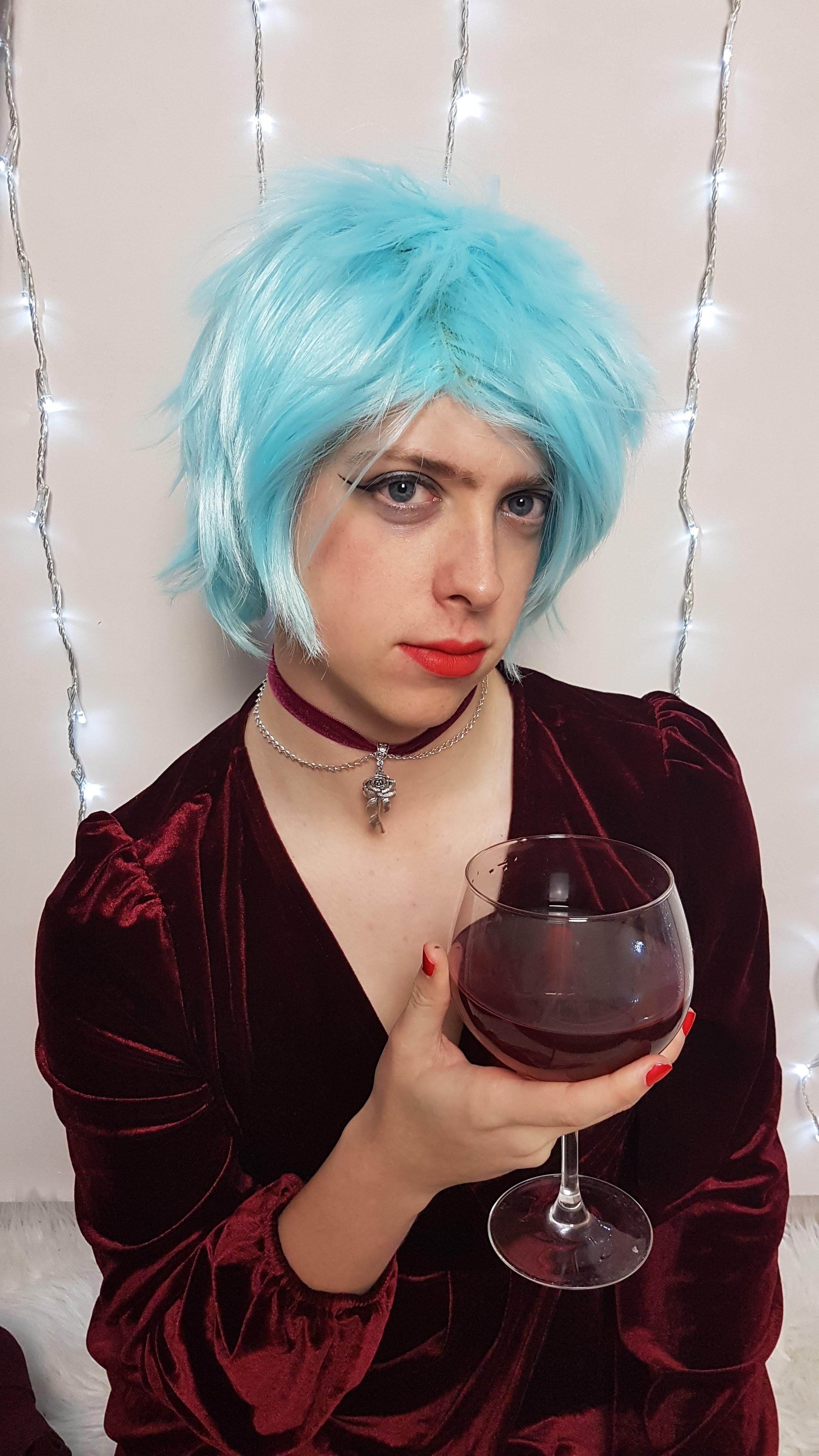 Let's get drunk and celebrate the holidays!! Xx | Scrolller