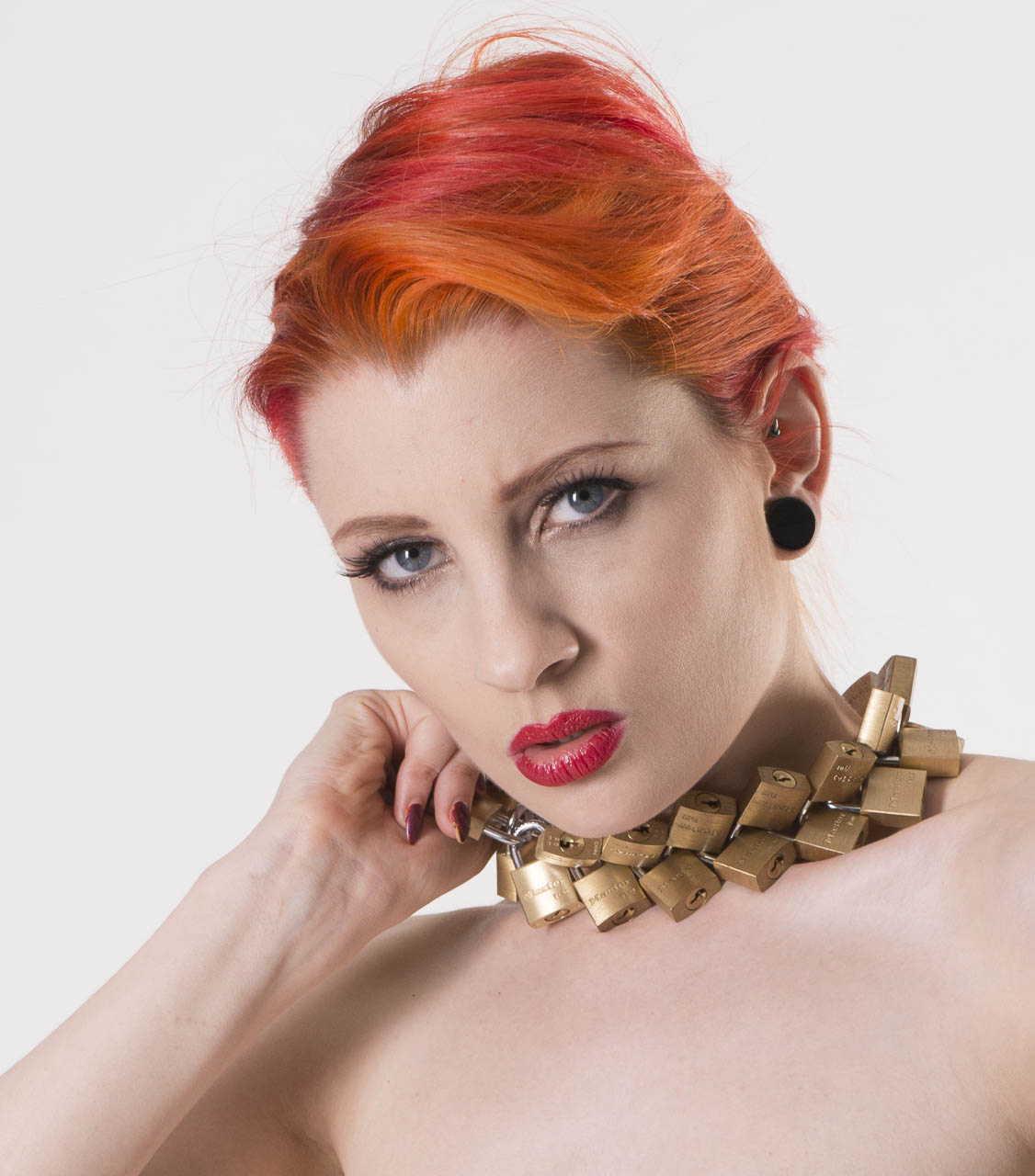 "Let's see if you can break out of this collar!" | Scrolller