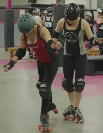 Lia at the Roller Derby | Scrolller