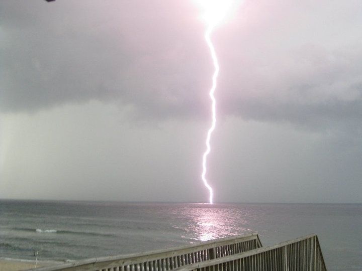 Lightning over the open ocean [x-post from r/pics] | Scrolller