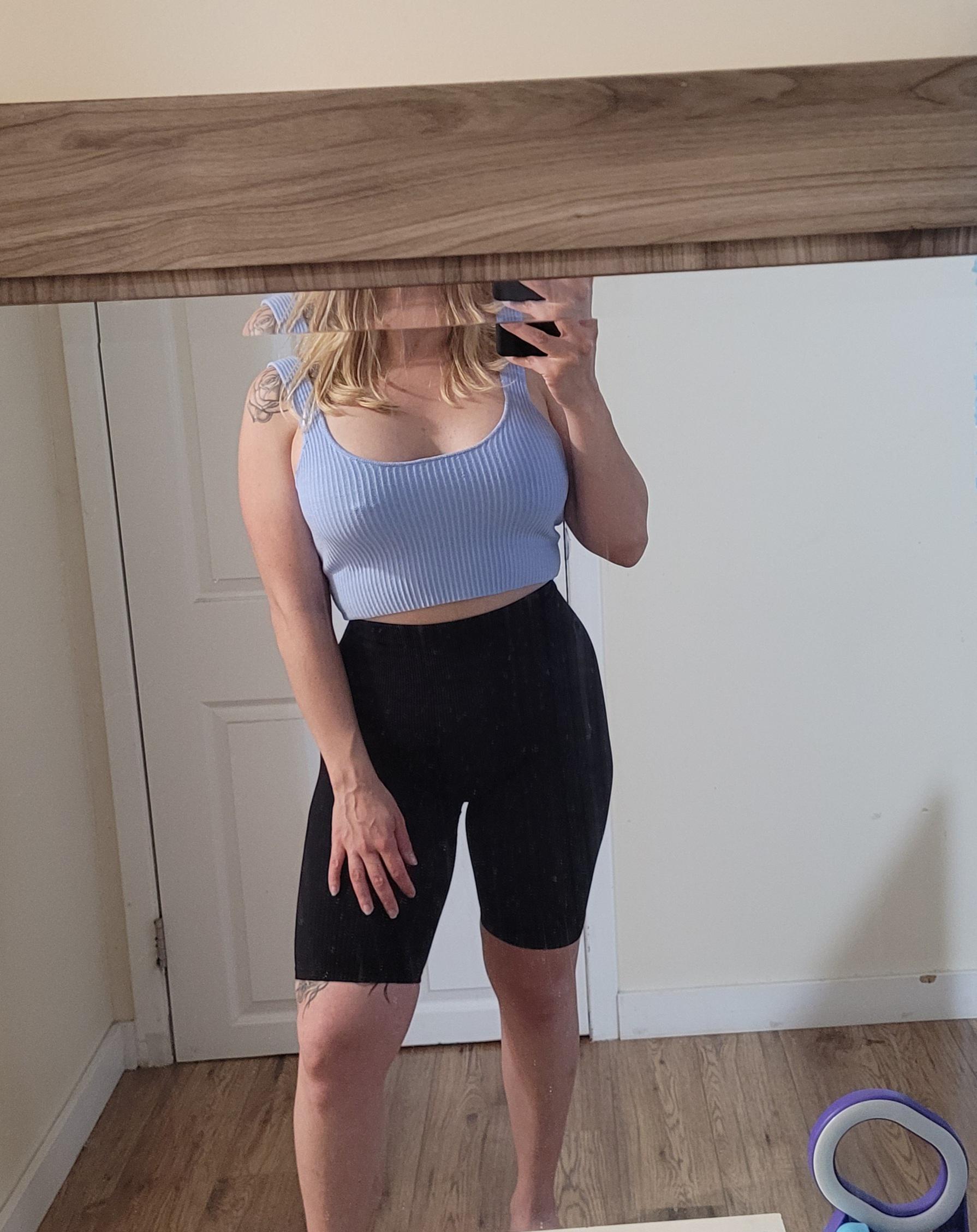 Like my new outfit? ;) | Scrolller