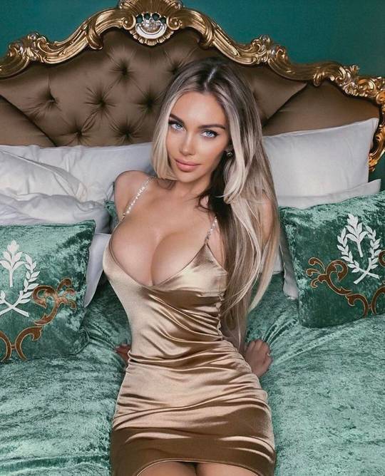 Lily Ermak | Scrolller