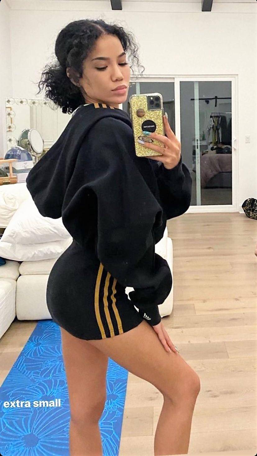 Lil booty | Scrolller