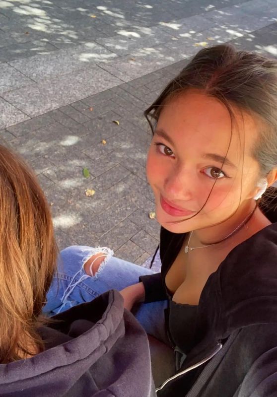 Lily Chee | Scrolller