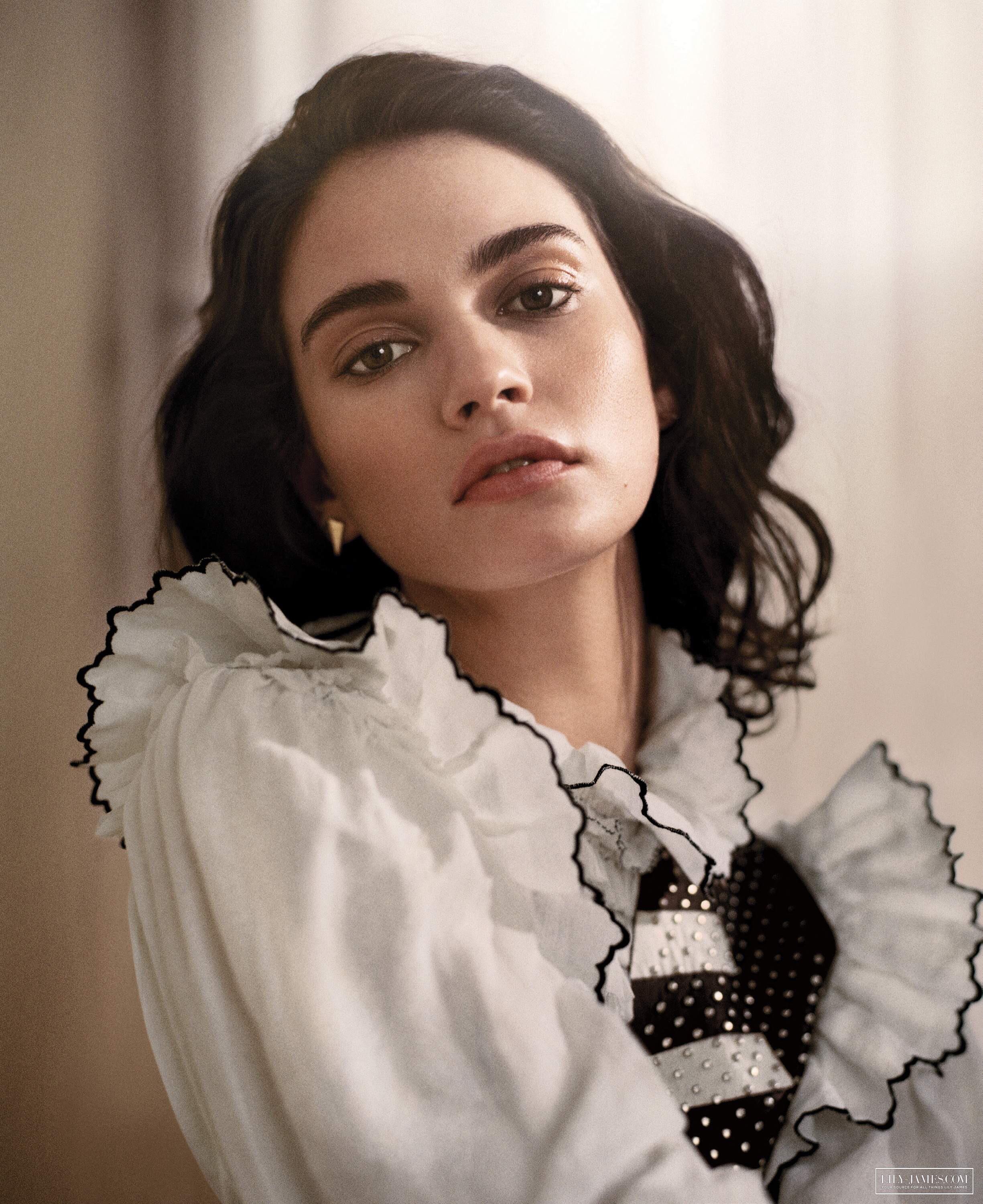 Lily James | Scrolller