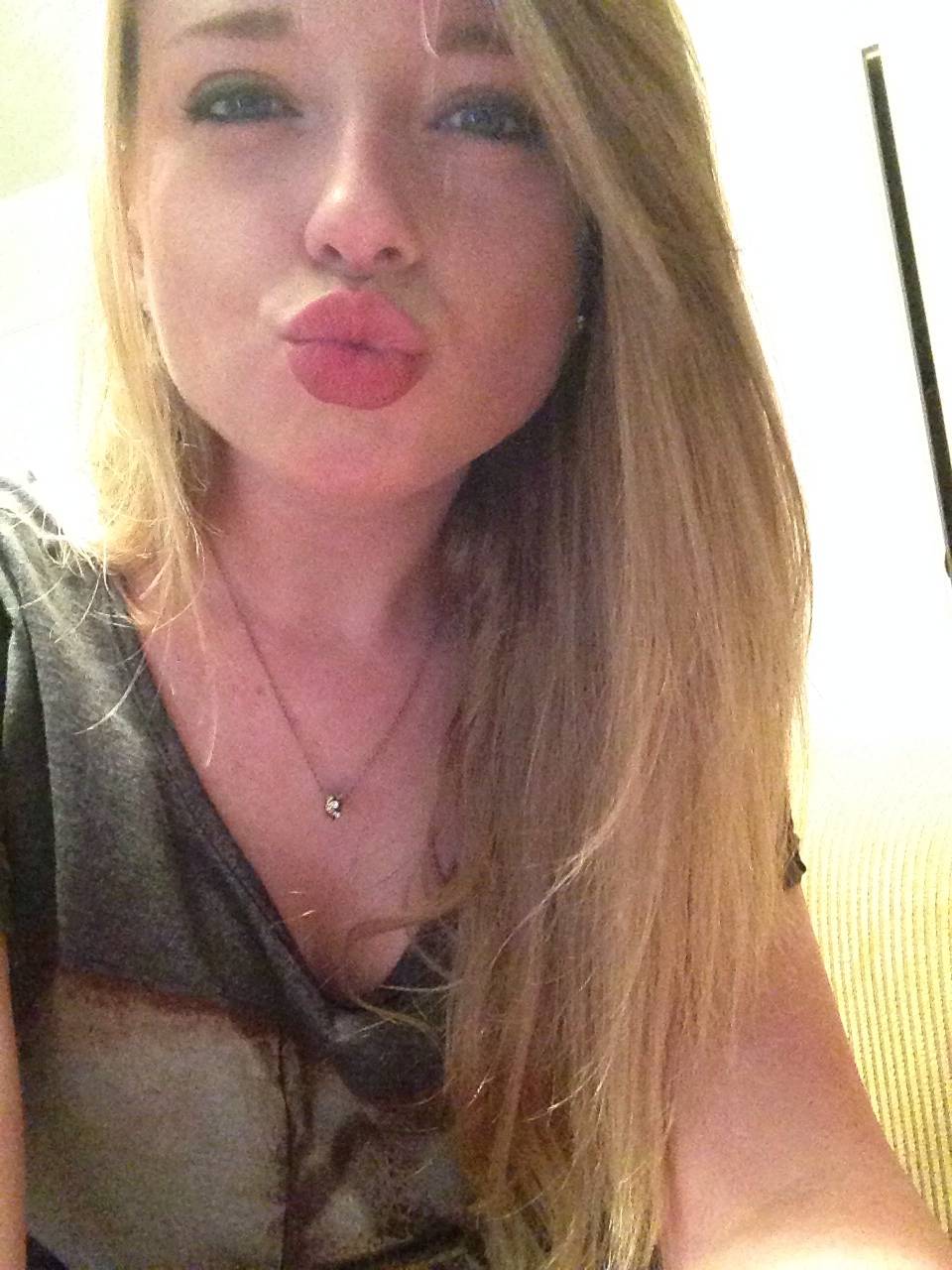 Lips Next Door | Scrolller