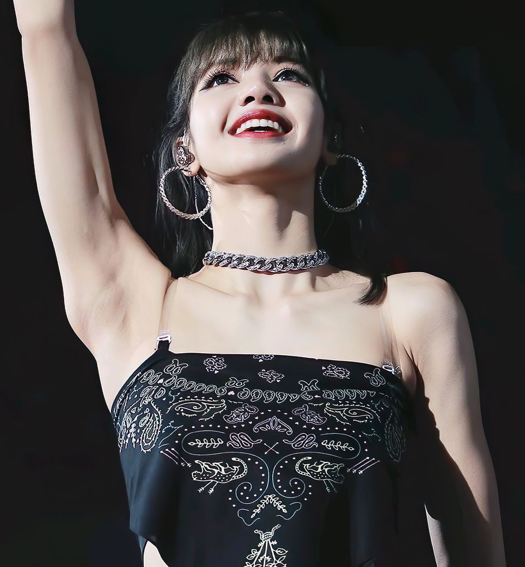 Lisa - Blackpink | Scrolller