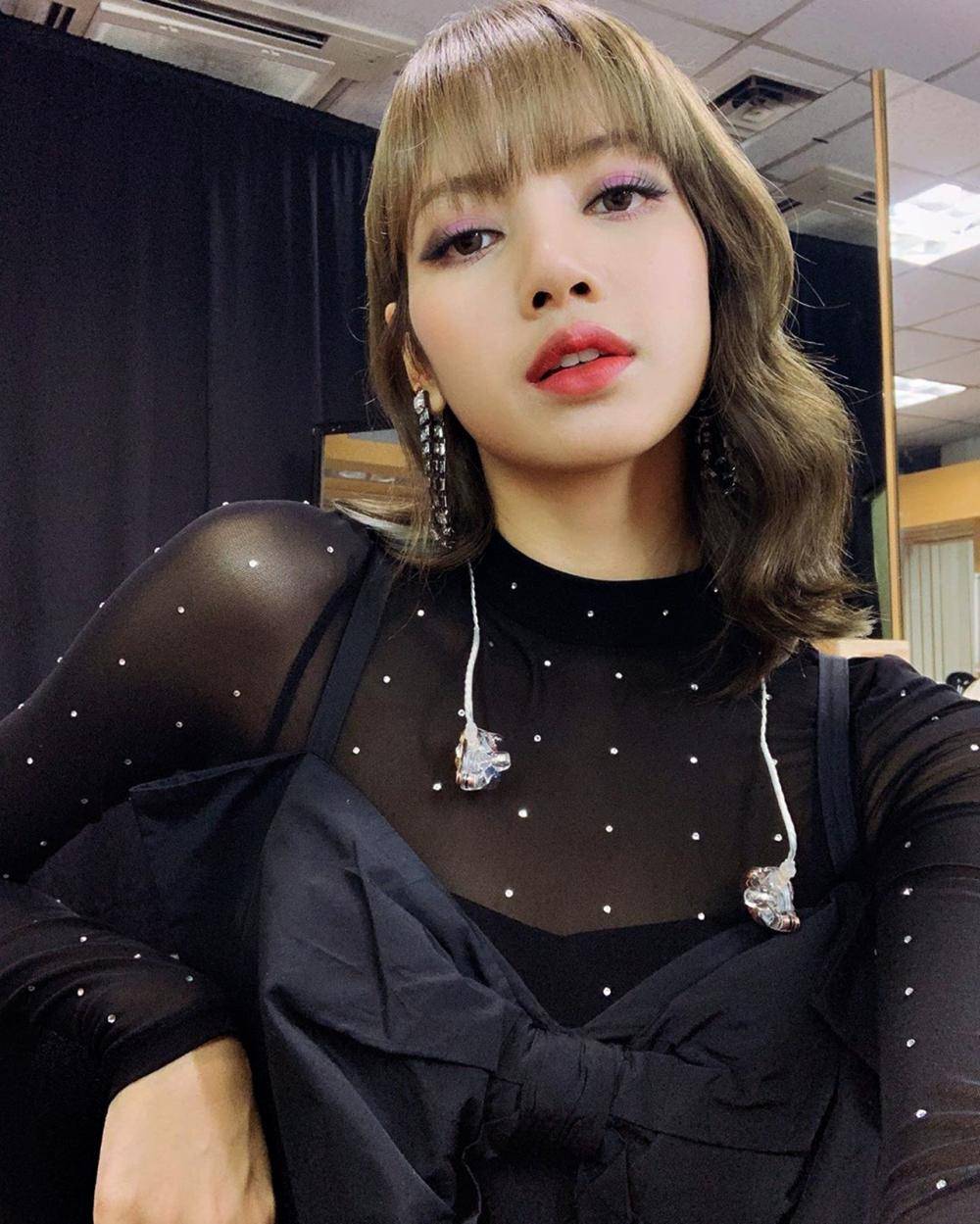 Lisa Loves To Show Her Figure Off But In A Classy Way Scrolller 1132