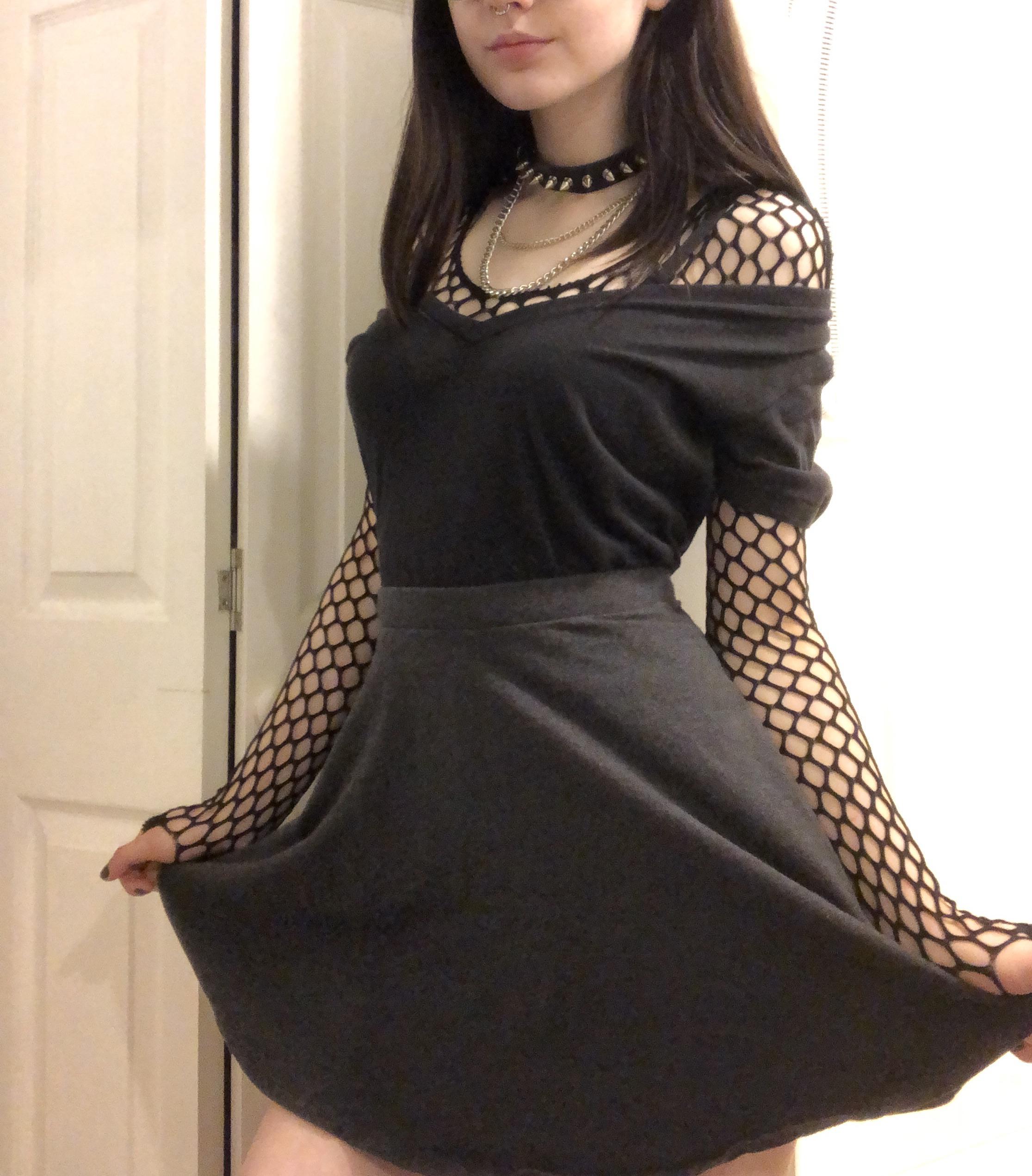 little goth🖤 | Scrolller