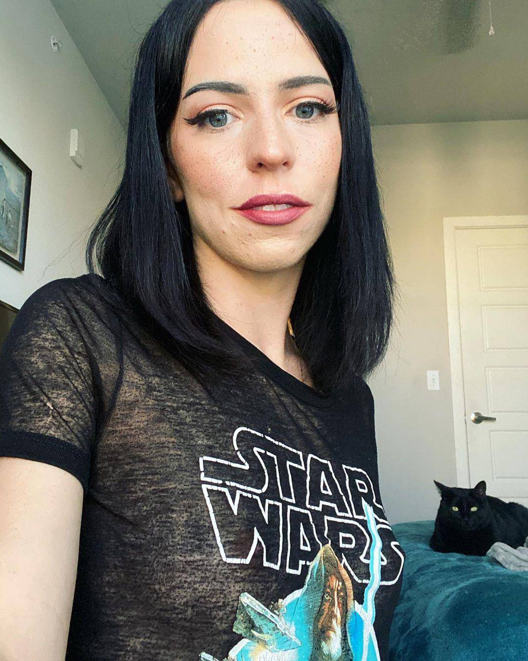 Little nips | Scrolller