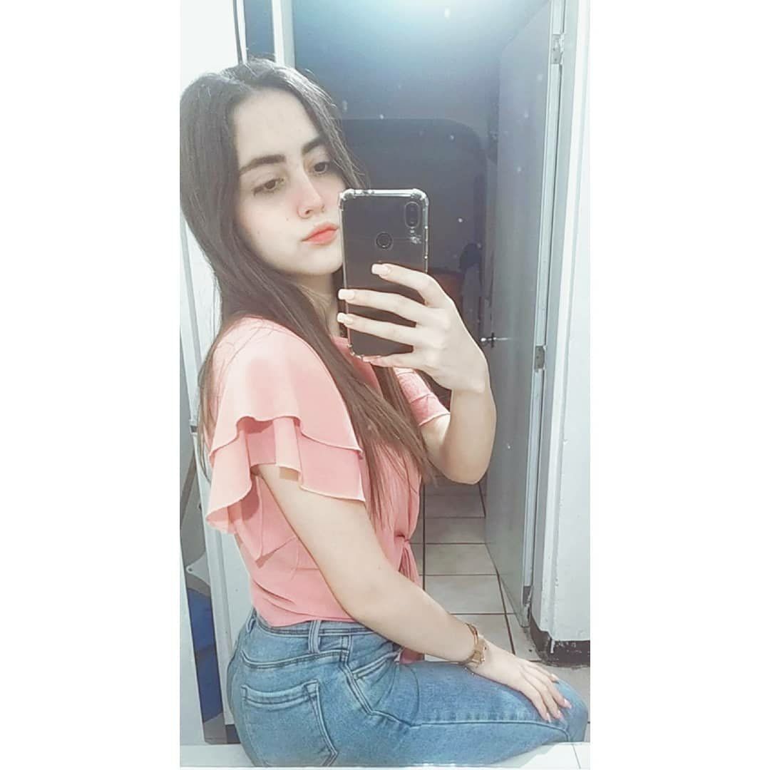 Little slut 🍑 | Scrolller