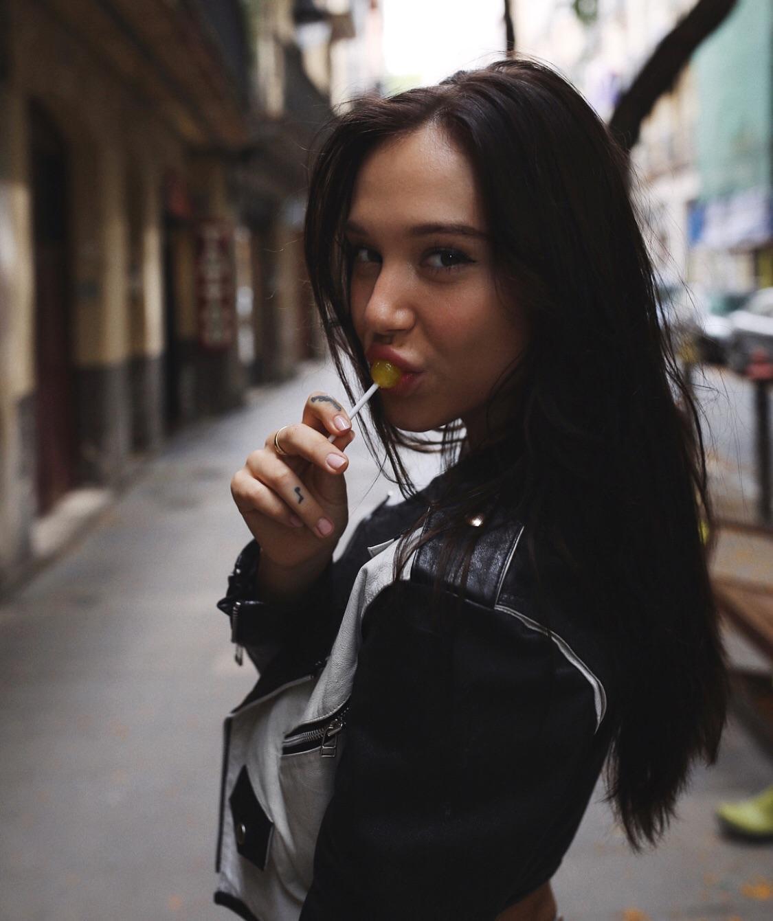 Lollipop..... | Scrolller