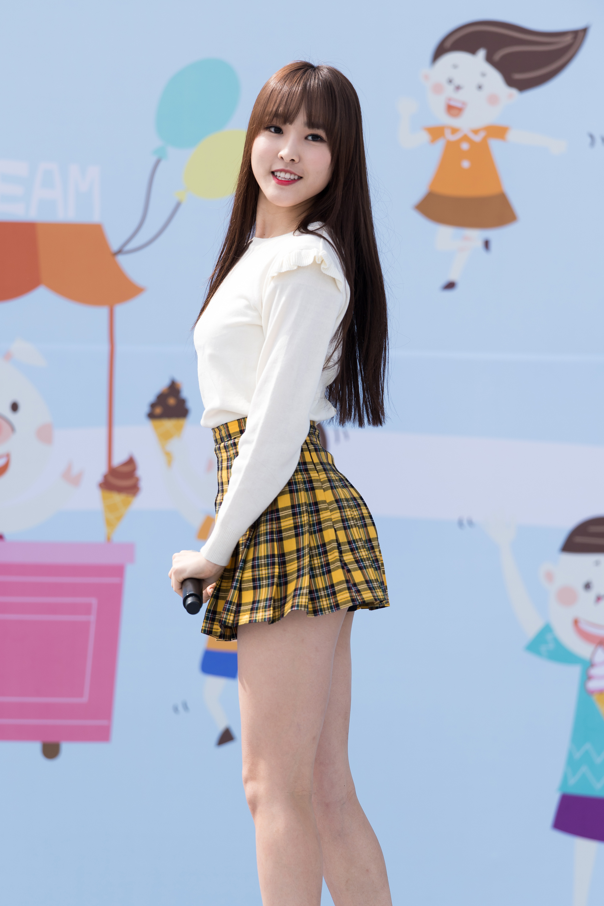 Long Yuju! | Scrolller