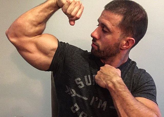 Looking at his bicep | Scrolller