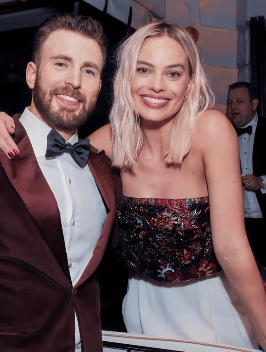 Looking hot with Chris Evans | Scrolller