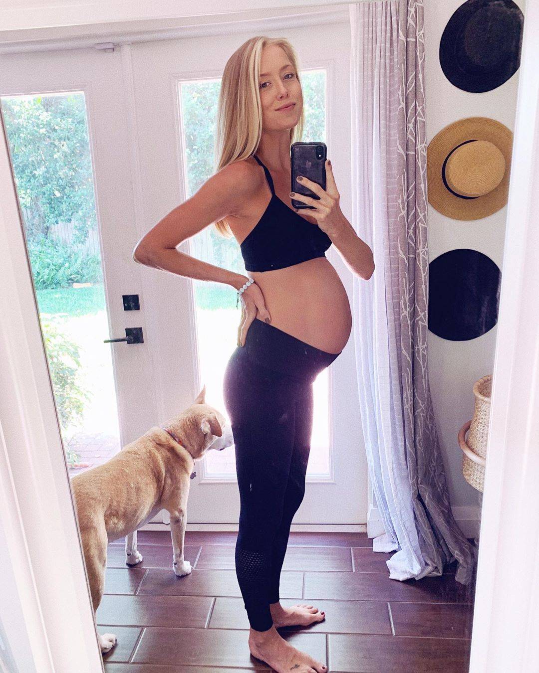 Love her huge pregnant belly | Scrolller