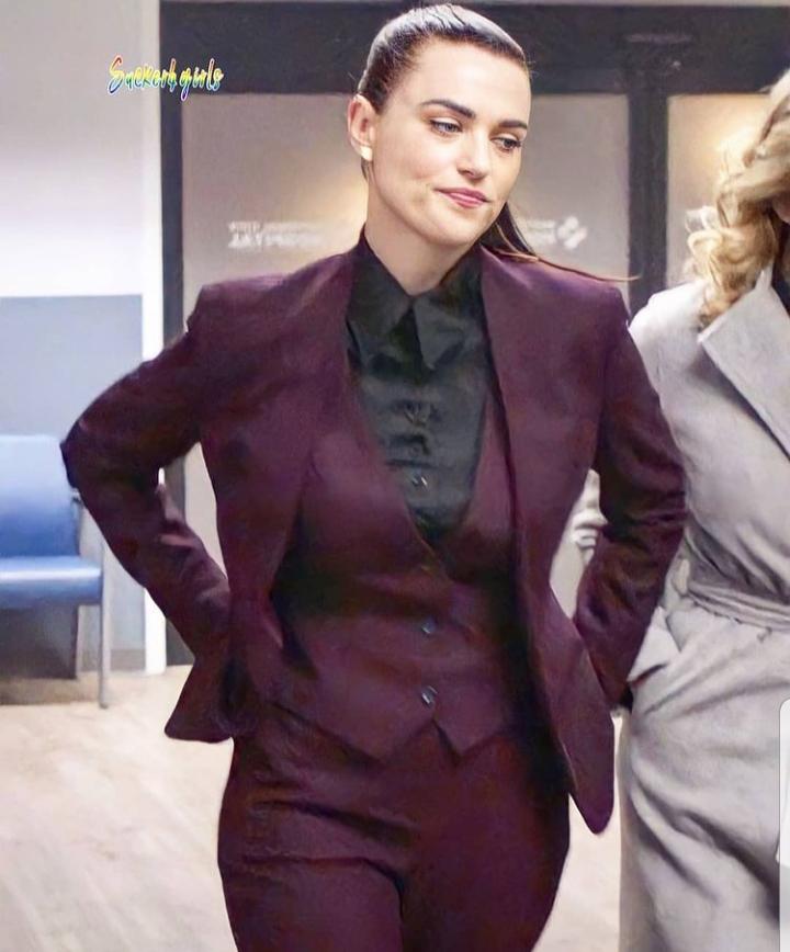 Love her in suits | Scrolller