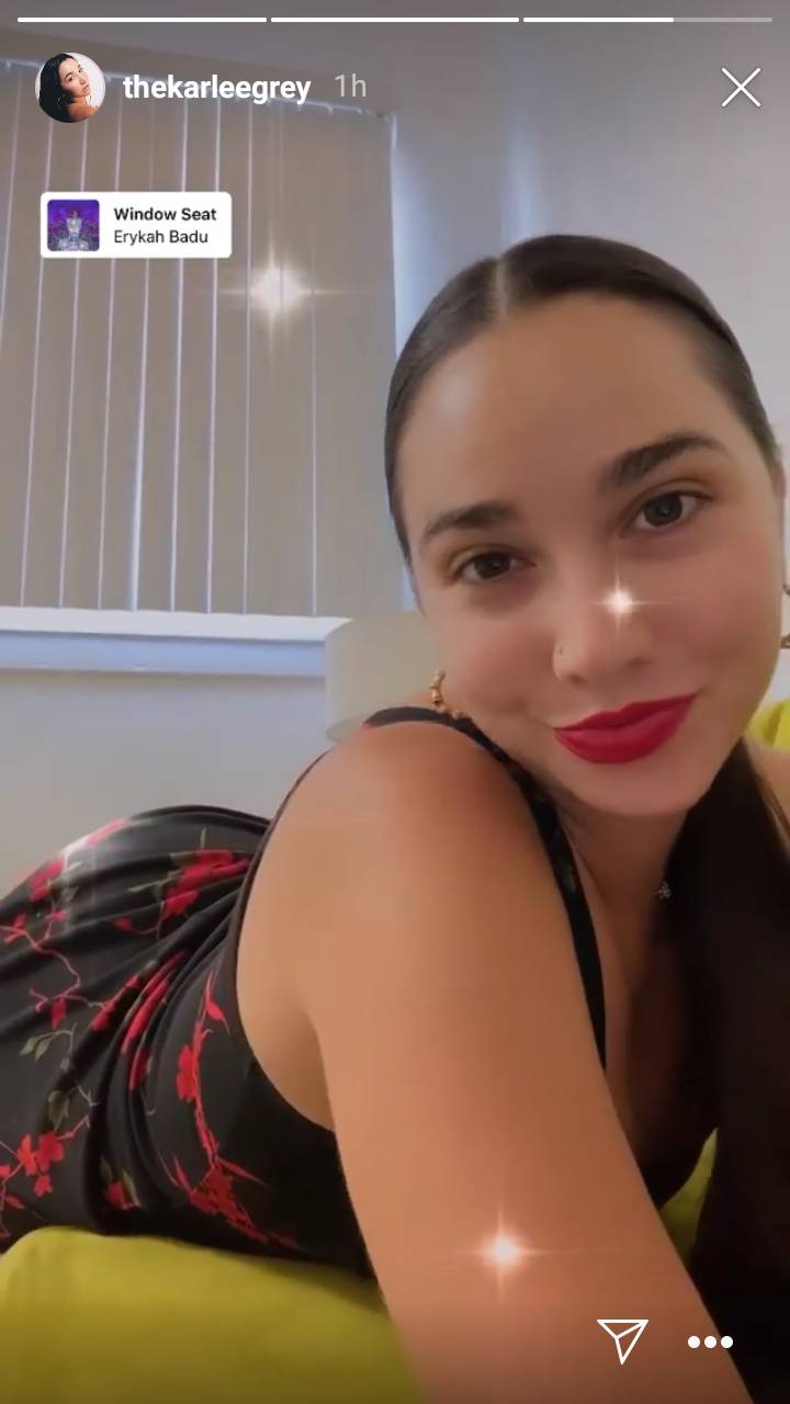 Love her red lipstick | Scrolller