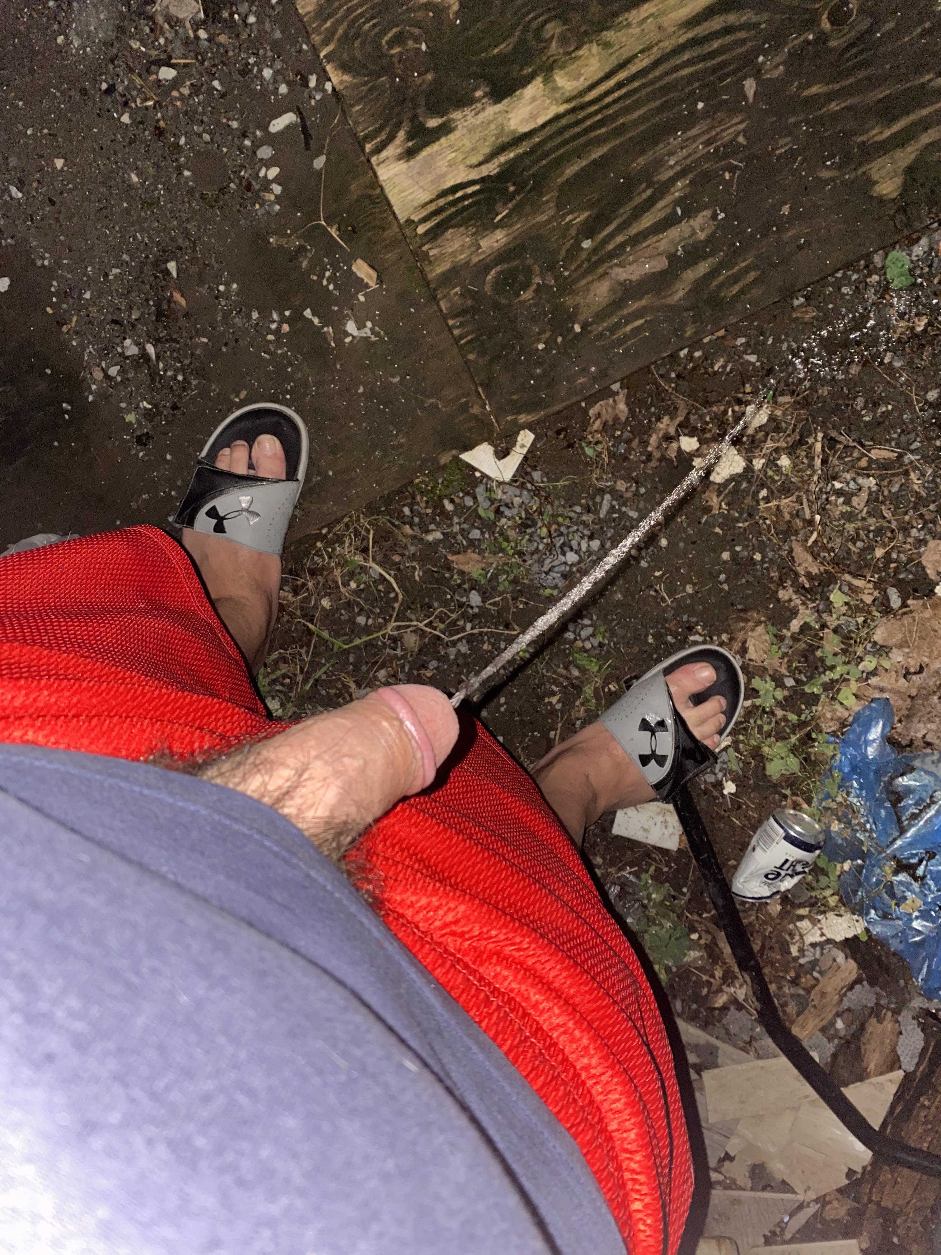 Love pissing outside | Scrolller